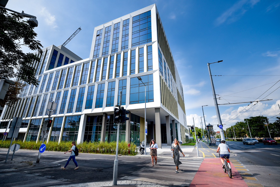 4707_z_LEA-concreto-6mm-atenor-arena-business-campus-hungary-003 ...